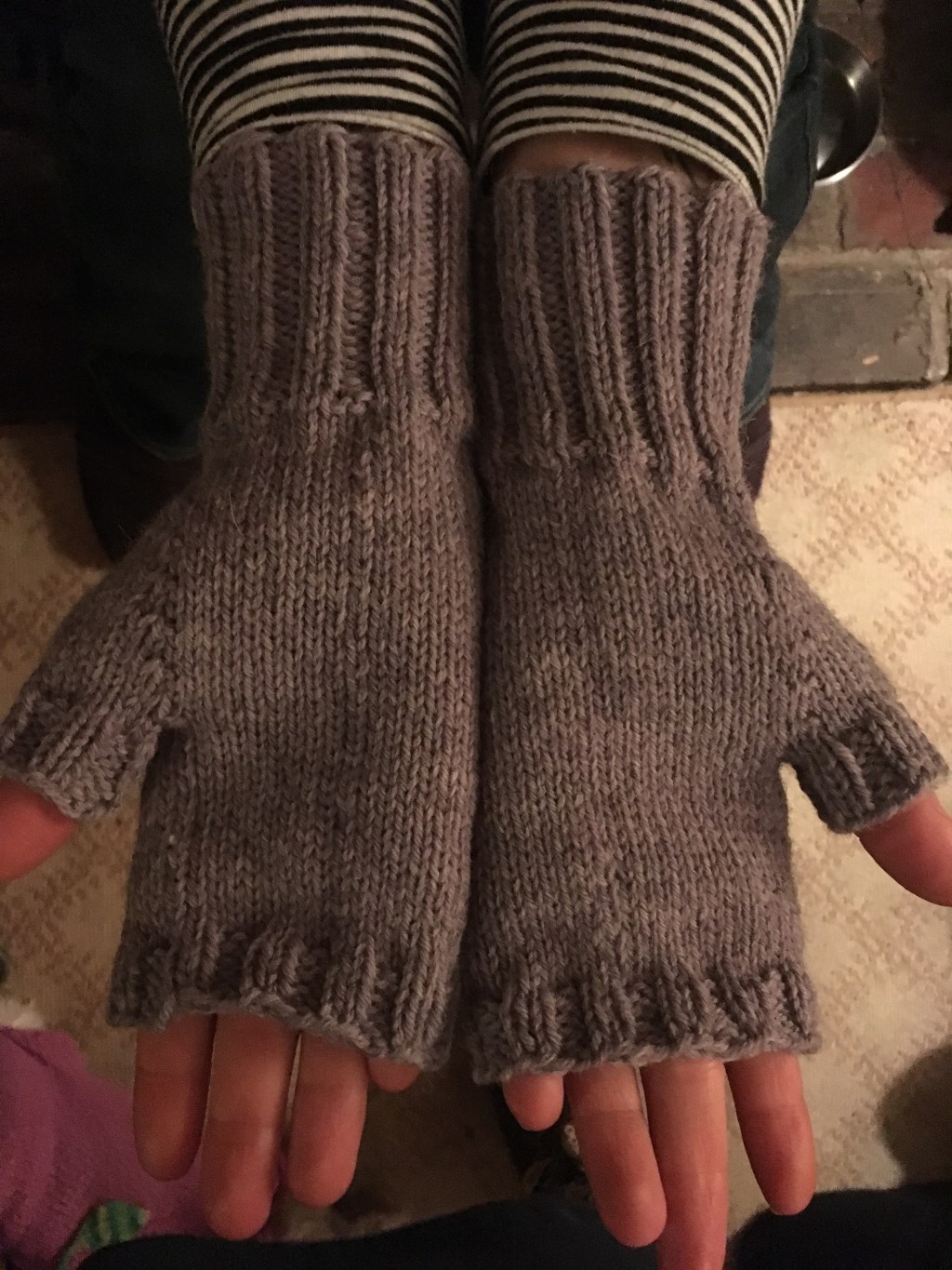 Fingerless Mitts in a Weekend – a free pattern | Queen Bee Knits